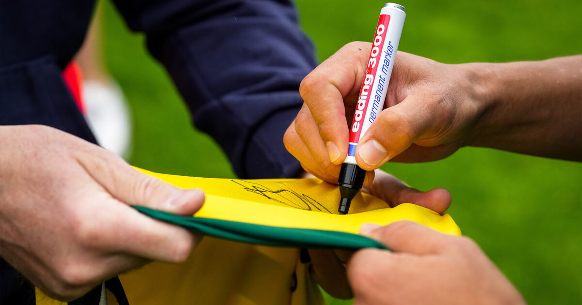 Handtekeningen scoren in het centrum van Sittard | Fortunasittard.nl